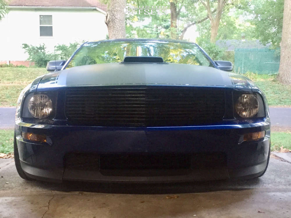 2007 Ford Mustang with 19x10 35 SVE R350 and 285/35R19 Nitto NT555 G2 ...