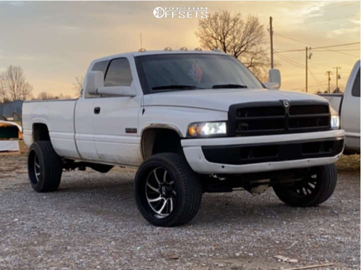 1999 Dodge Ram 2500 with 22x12 -44 XD XD826 Surge and 33/12.5R22 ...
