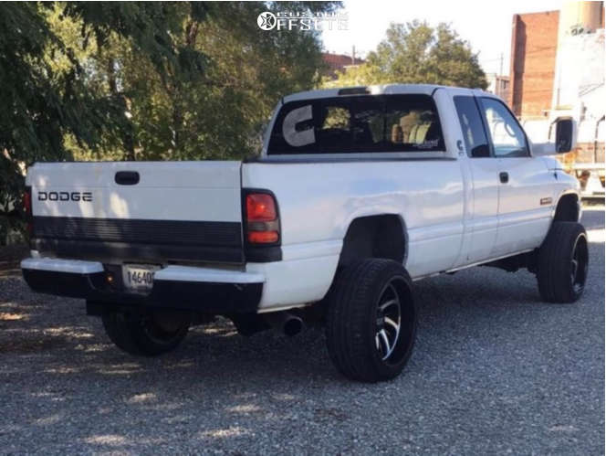 1999 Dodge Ram 2500 with 22x12 -44 XD XD826 Surge and 33/12.5R22 ...