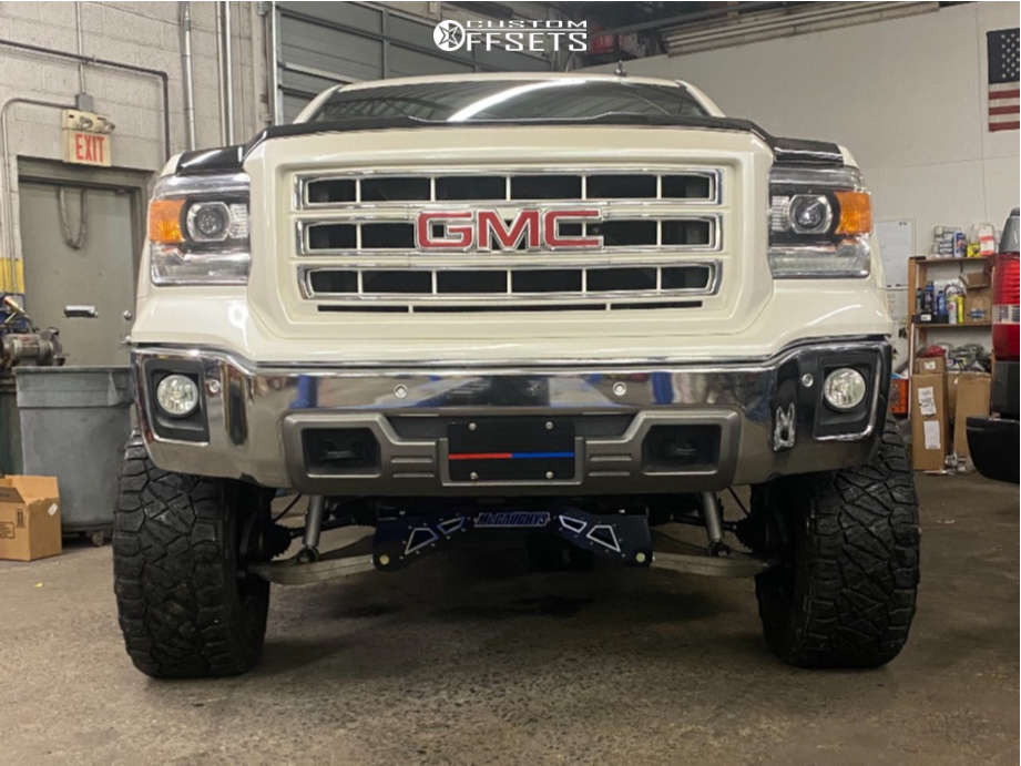 2014 GMC Sierra 1500 with 22x12 -44 Hostile Jigsaw and 33/12.5R22 Nitto Ridge Grappler and ...