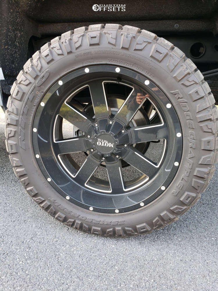 2018 Chevrolet Silverado 1500 with 22x10 -18 Moto Metal Mo962 and 35/12 ...