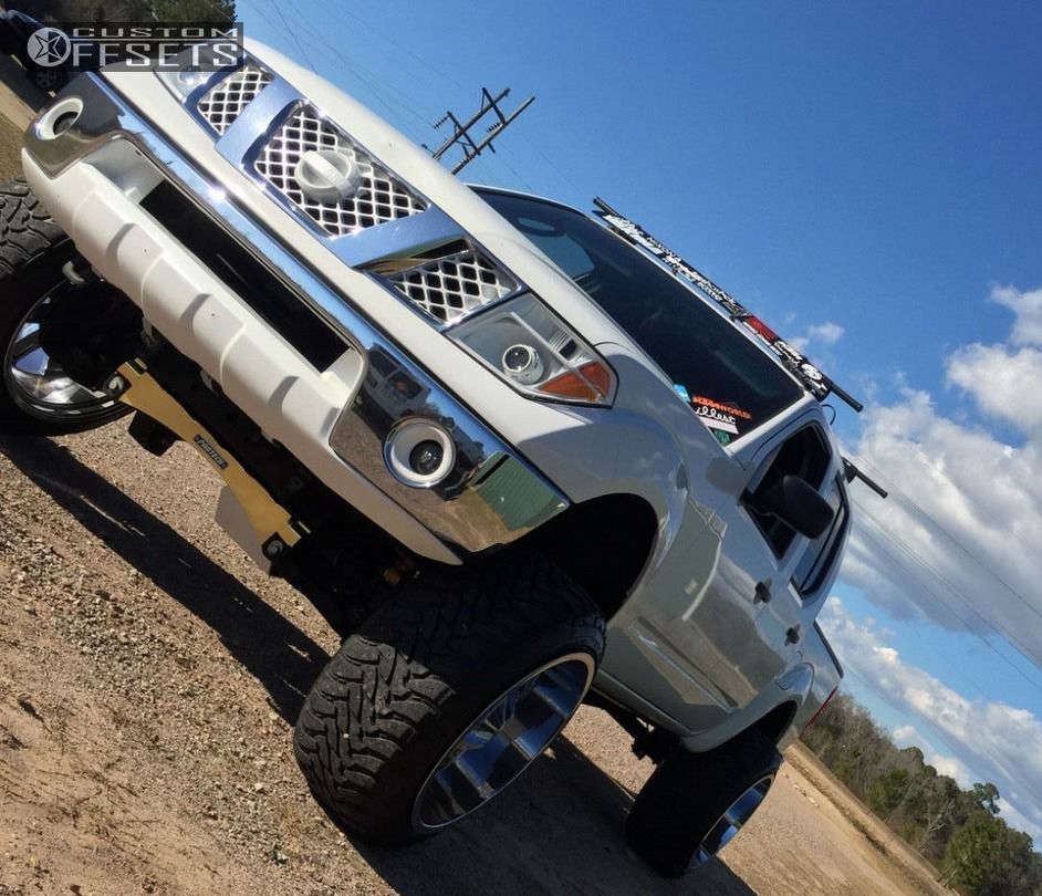 2005 Nissan Frontier with 22x14 -76 Moto Metal MO962 and 33/12.5R22 ...