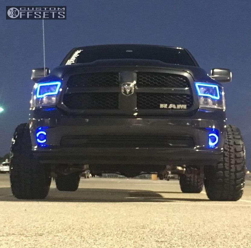 2015 Ram 1500 with 20x14 -76 XD Xd825 and 33/12.5R20 Federal Couragia ...