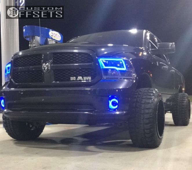 2015 Ram 1500 with 20x14 -76 XD Xd825 and 33/12.5R20 Federal Couragia ...