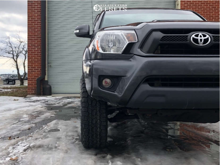 2013 Toyota Tacoma with 16x8 Method Mr305 and 33/12.5R16 Toyo Tires ...