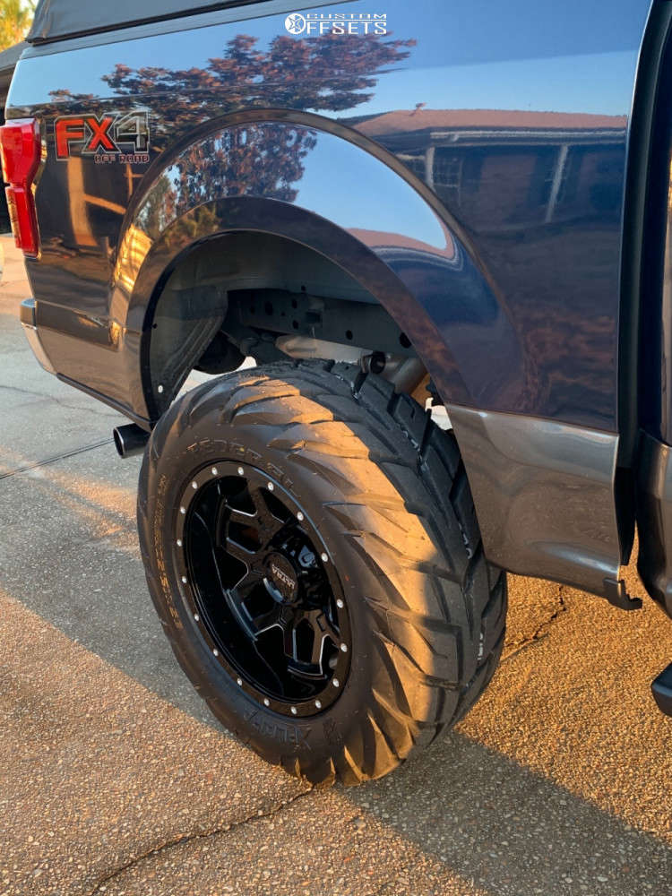 2018 Ford F-150 with 20x10 -25 Ultra Warlock and 35/12.5R20 Federal ...
