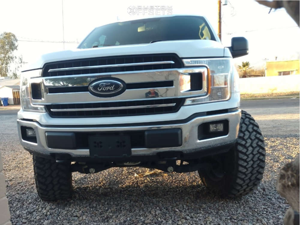 2018 Ford F-150 with 20x10 -18 Moto Metal Mo992 and 35/12.5R20 Nitto ...