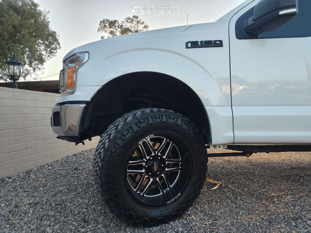 2018 Ford F-150 with 20x10 -18 Moto Metal Mo992 and 35/12.5R20 Nitto ...