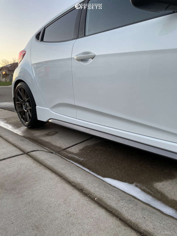 2016 Hyundai Veloster with 18x8.5 45 Konig Ampliform and 225/40R18 ...