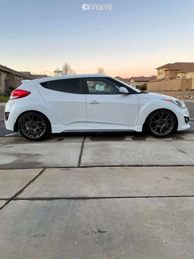 2016 Hyundai Veloster with 18x8.5 45 Konig Ampliform and 225/40R18 ...