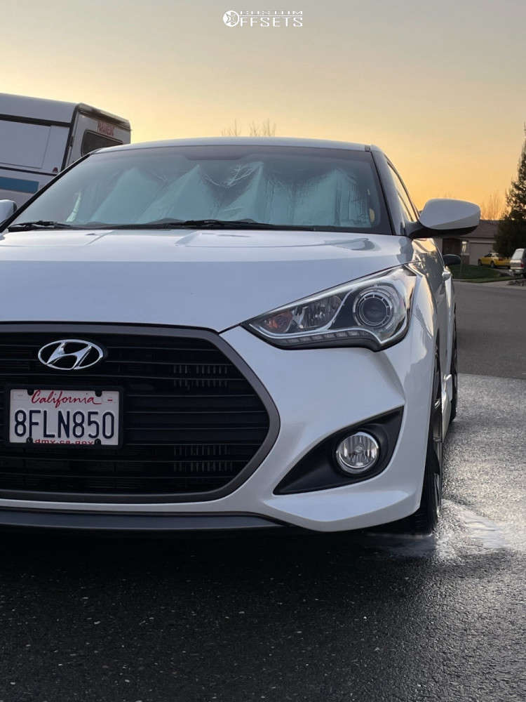 2016 Hyundai Veloster with 18x8.5 45 Konig Ampliform and 225/40R18 ...