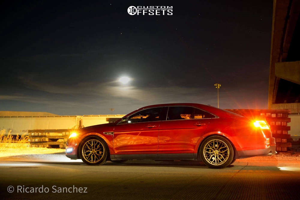 2016 Ford Taurus with 20x9 35 Niche Gamma and 245/45R20 Hankook Ventus ...