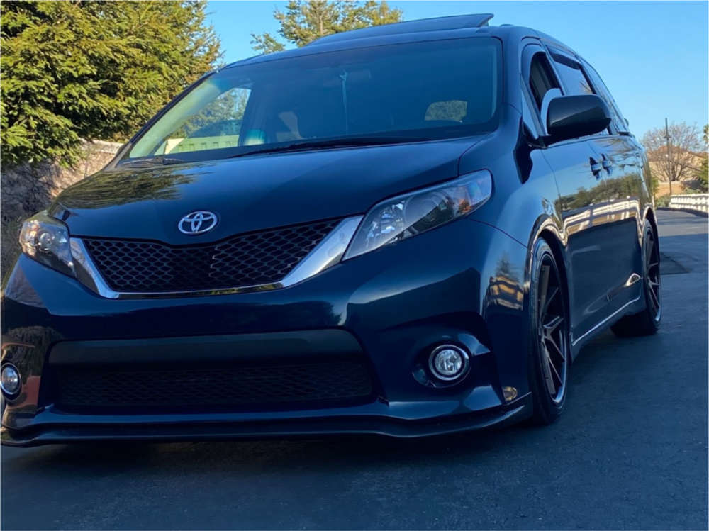 2011 Toyota Sienna with 20x9 20 Ferrada FR5 and 245/45R20 Toyo Tires ...