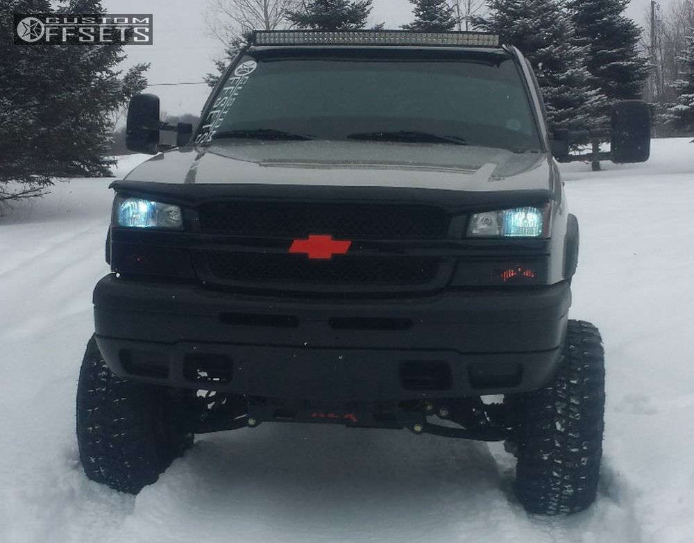 2005 Chevrolet Silverado 1500 with 20x10 -24 Moto Metal MO970 and 35/12 ...