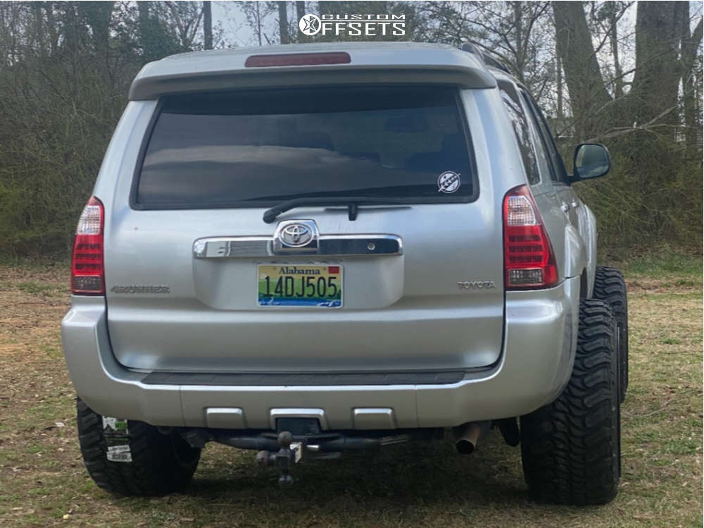 2006 Toyota 4Runner with 22x14 -76.2 Vision Spyder and 33/13.5R22 ...