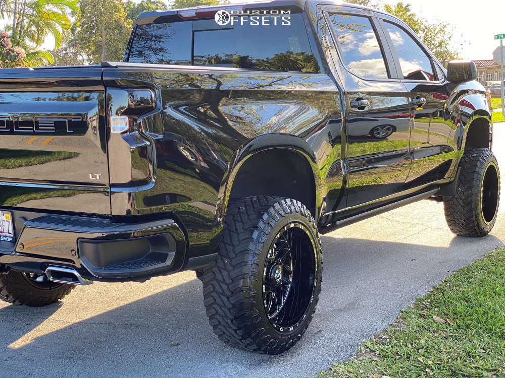 2020 Chevrolet Silverado 1500 with 22x12 -44 TIS 547BM and 35/12.5R22 ...