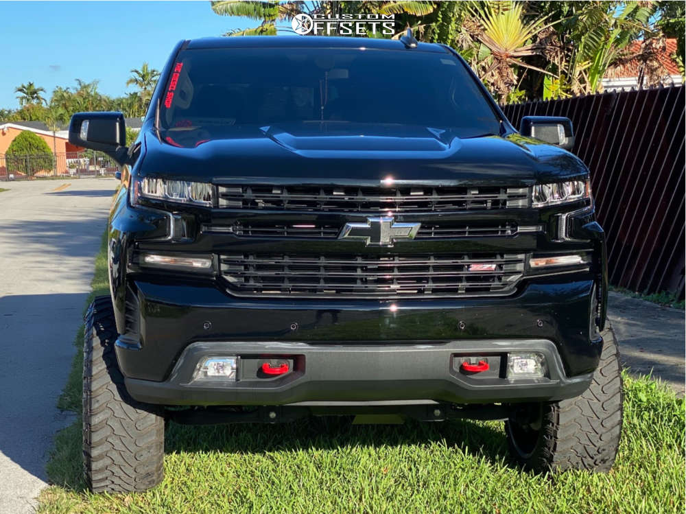 2020 Chevrolet Silverado 1500 with 22x12 -44 TIS 547BM and 35/12.5R22 ...