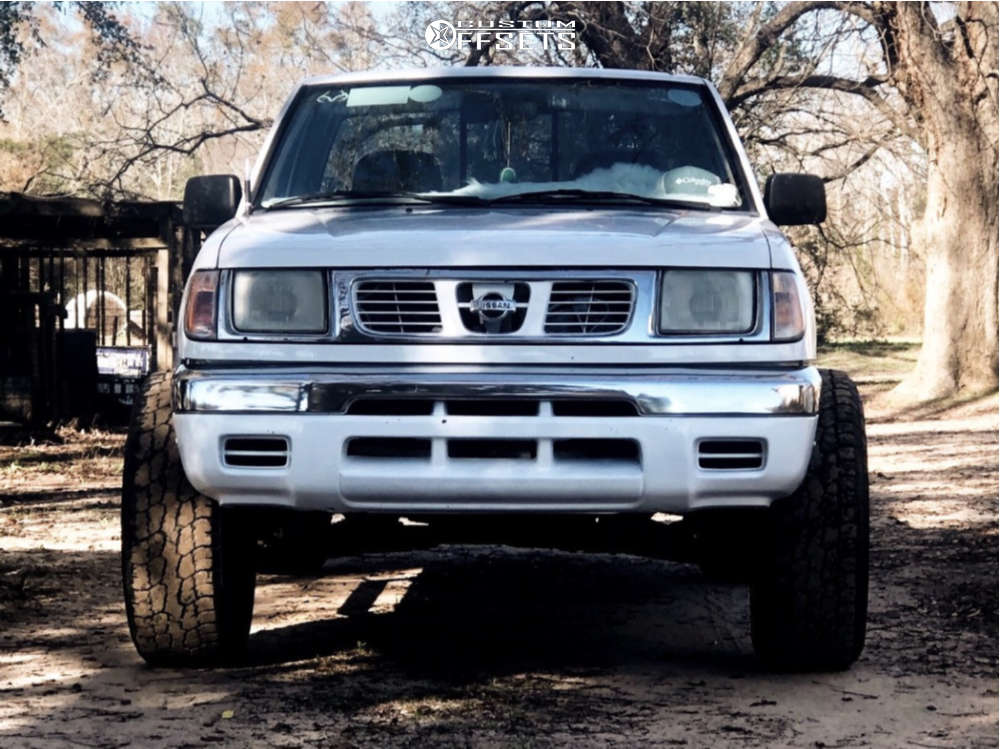 1999 Nissan Frontier with 18x9 18 XD XD798 Addict and 33/11.5R18 Sailun ...