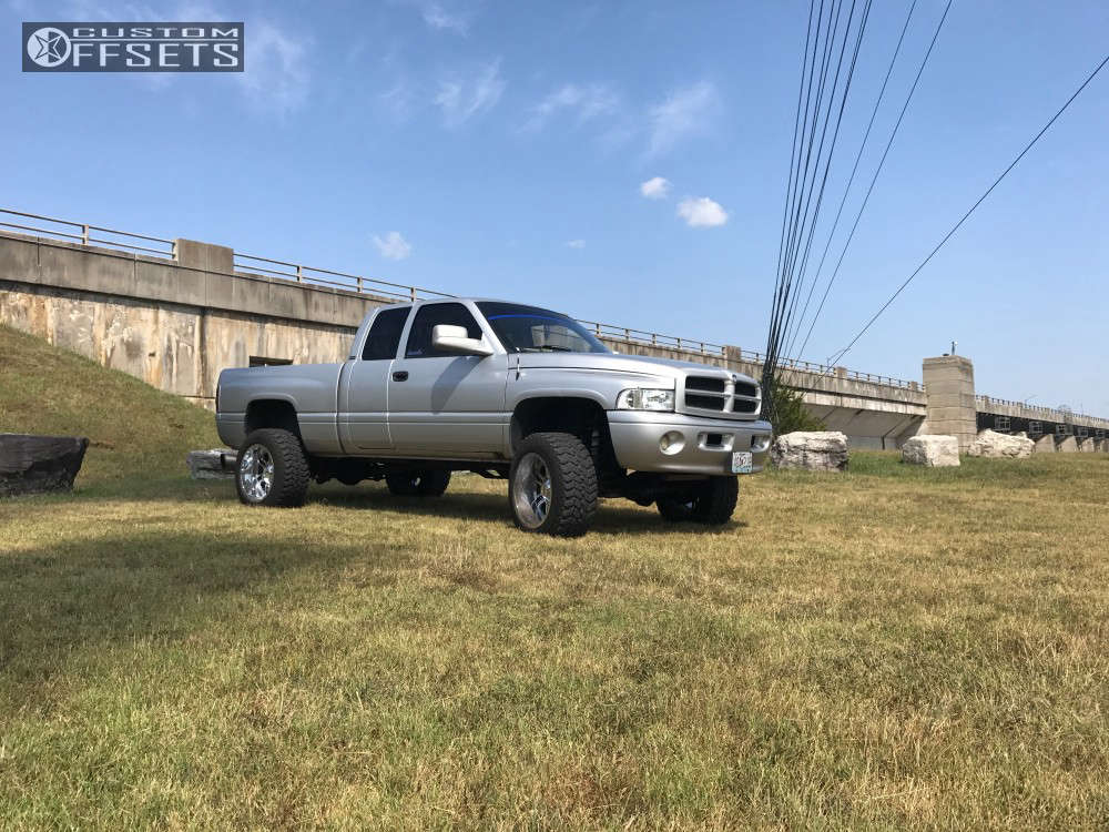 2001 Dodge Ram 2500 with 20x12 -44 Moto Metal MO969 and 305/55R20 ...