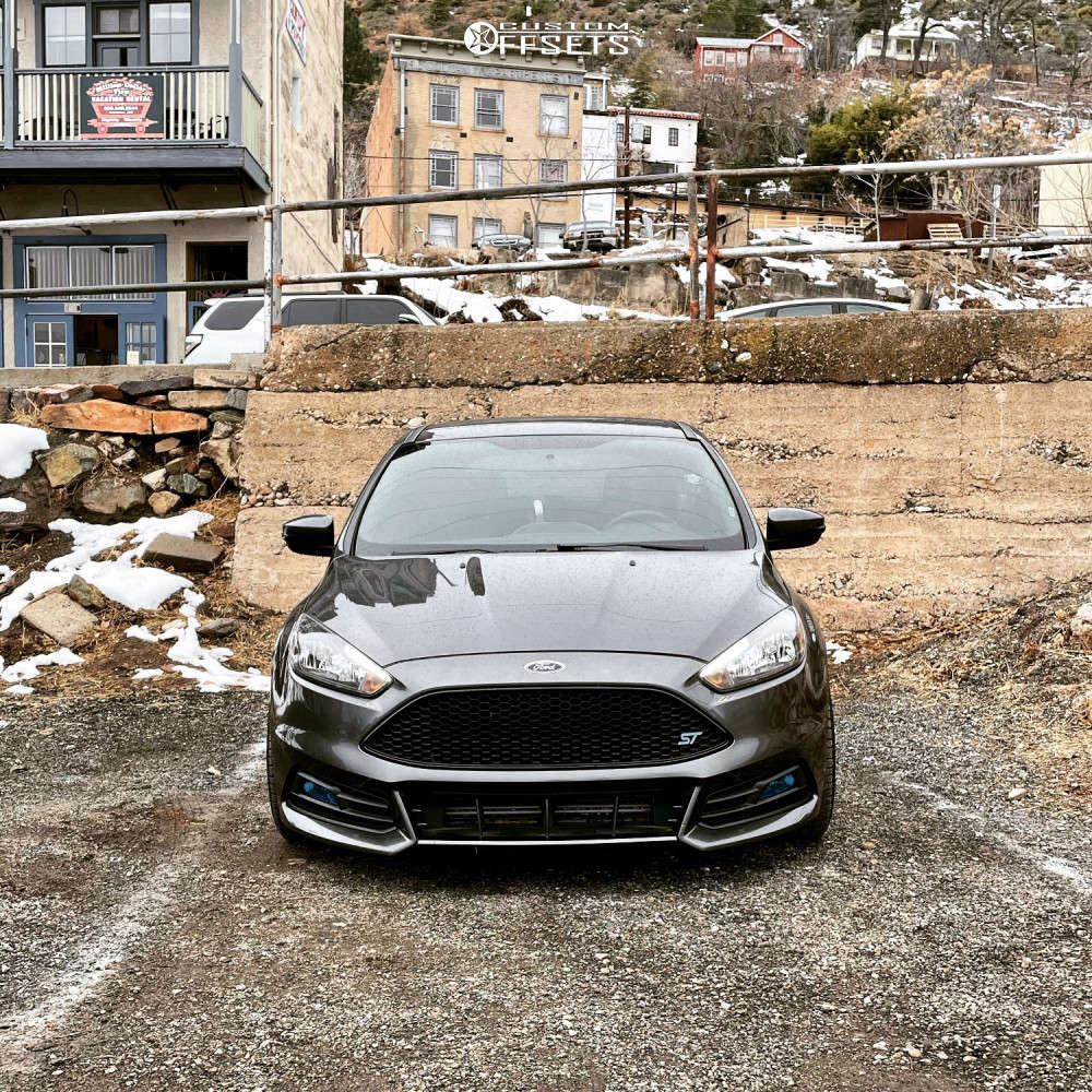 2018 Ford ST with 18x9.5 35 TSW Luco and 235/45R18 Michelin Radial and ...