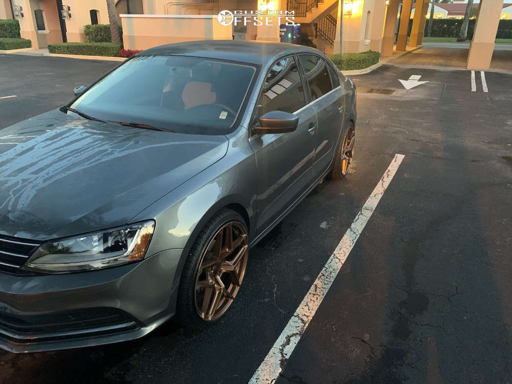 2017 Volkswagen Jetta with 20x8.5 35 STR STR 908 and 225/35R20 Ironman ...