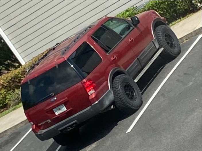 2005 Ford Expedition with 17x8.5 0 Method MR305 and 35/12.5R17 Kenda ...