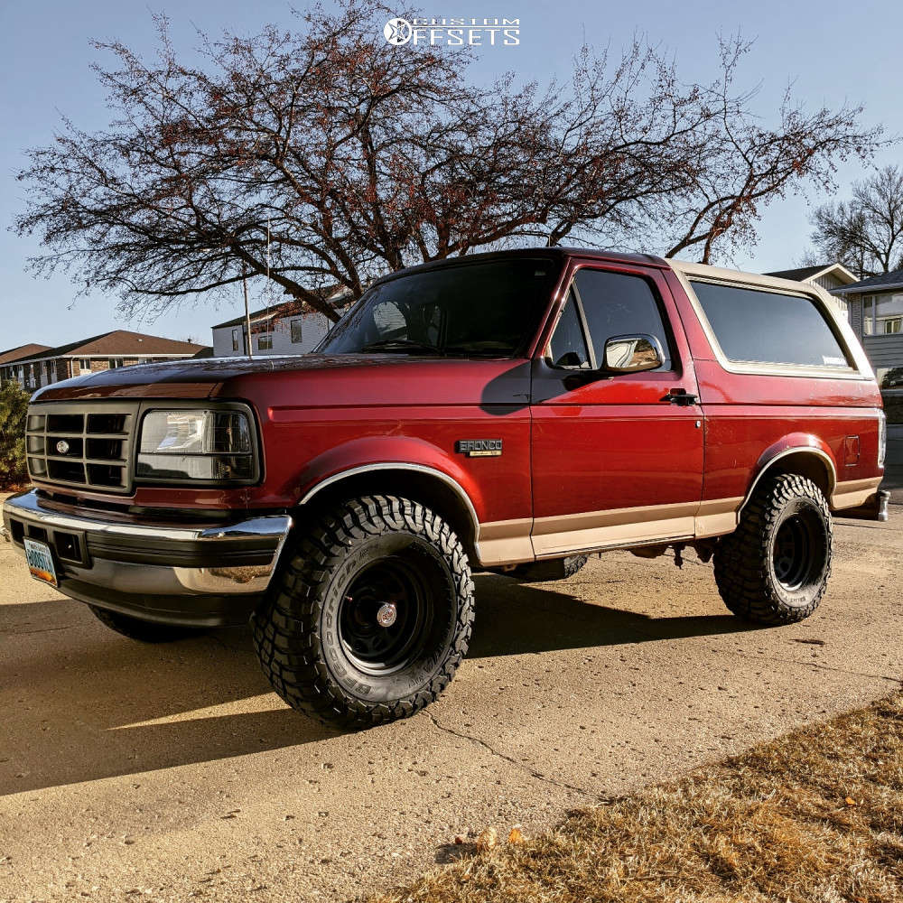1996 Ford Bronco with 15x8 -19 Pro Comp Series 51 and 33/12.5R15 ...