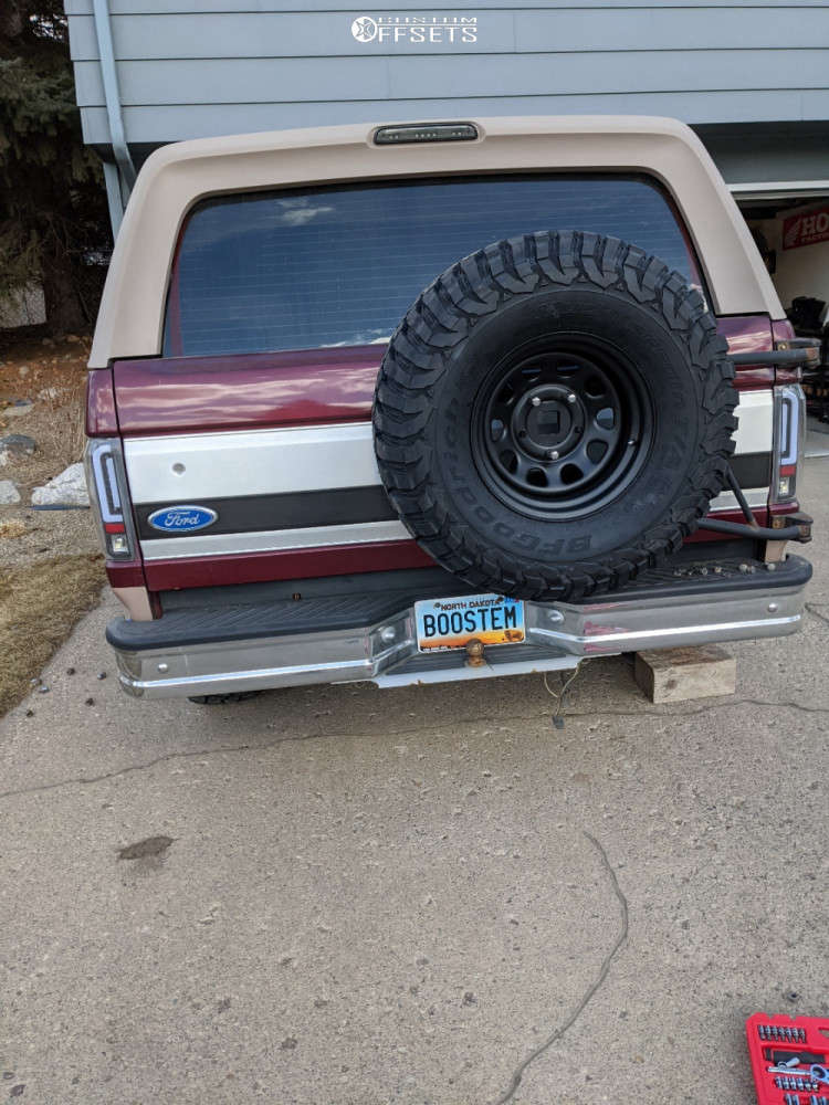 1996 Ford Bronco with 15x8 -19 Pro Comp Series 51 and 33/12.5R15 ...
