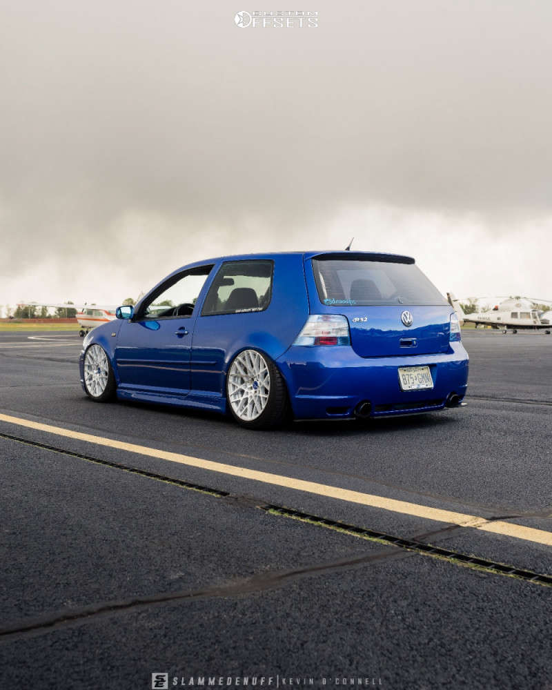 2004 Volkswagen R32 with 18x8.5 35 Rotiform Blq and 225/40R18 Firestone ...