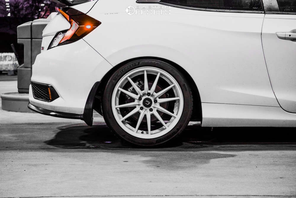 2017 Honda Civic with 18x8.5 30 Cosmis Racing R1 and 235/40R18 Michelin ...