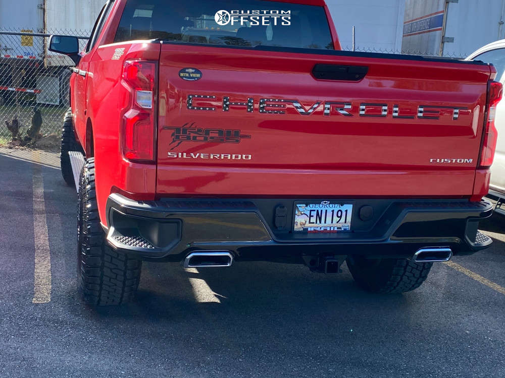 2020 Chevrolet Silverado 1500 with 17x9 -12 Method Mr312 and 315/70R17 ...
