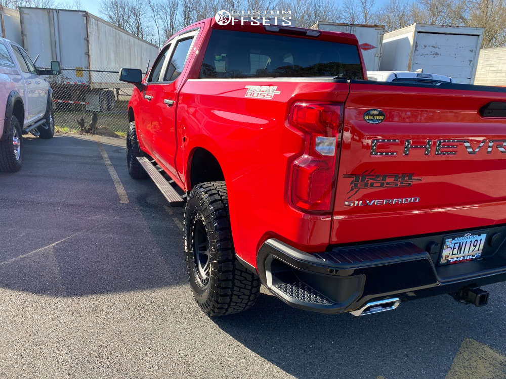 2020 Chevrolet Silverado 1500 with 17x9 -12 Method Mr312 and 315/70R17 ...