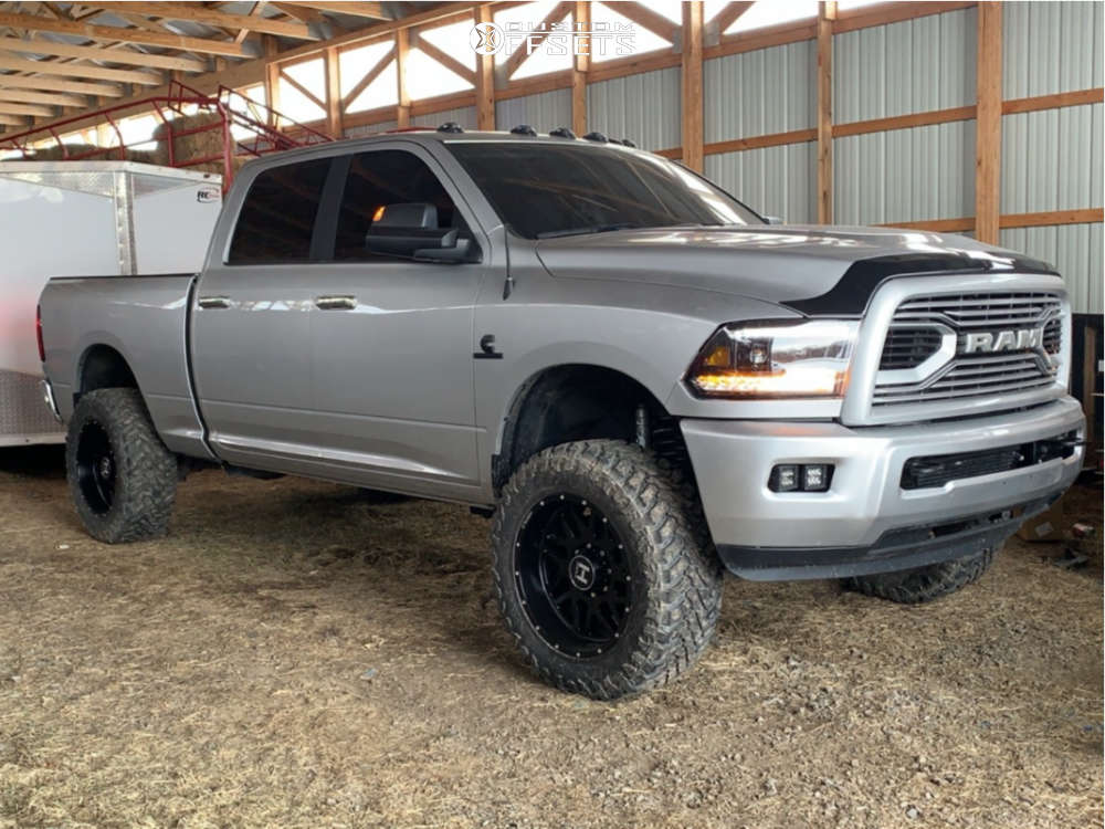 2018 Ram 2500 with 20x10 -24 Hostile Sprocket H108 and 35/12.5R20 ...