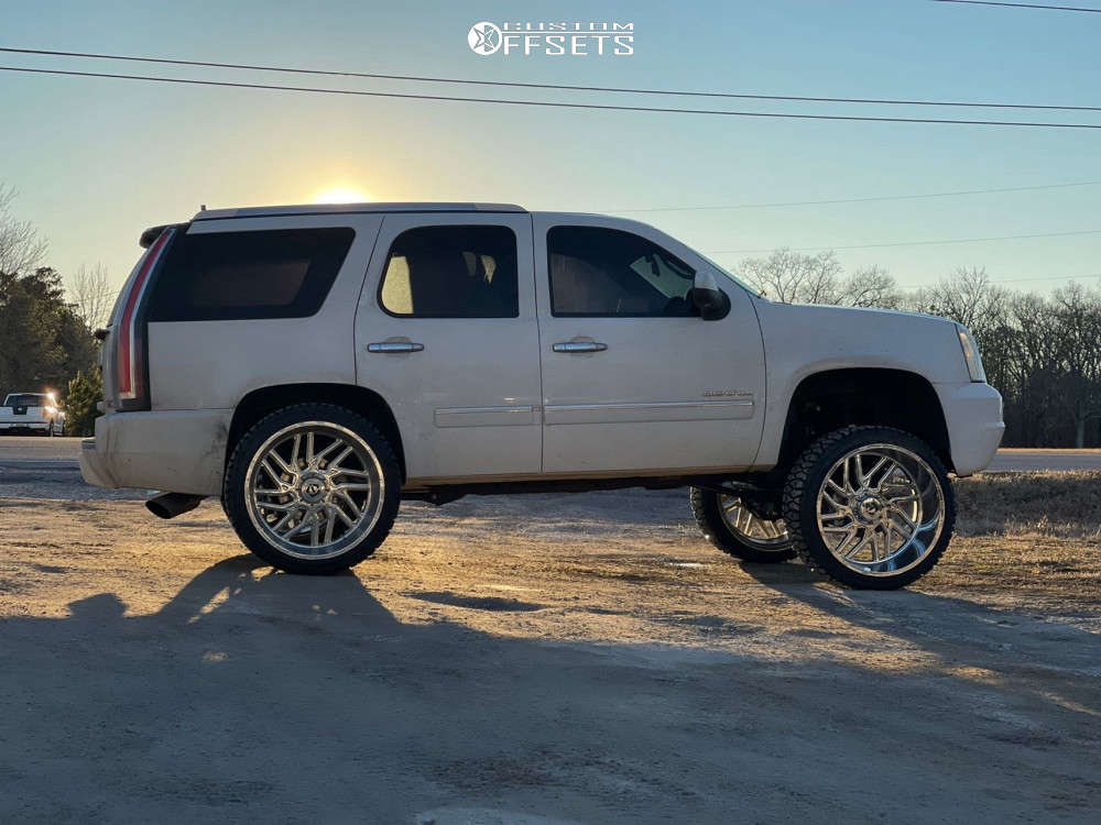 2013 GMC Yukon with 26x14 -76 TIS 544C and 35/13.5R26 Pioneer Mt and ...