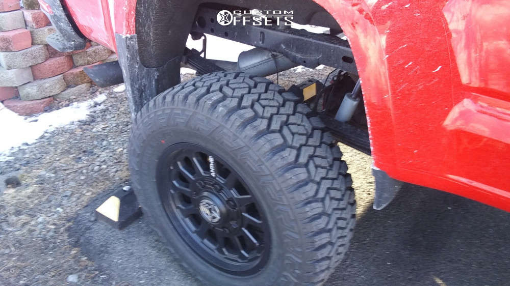 2018 Chevrolet Colorado with 18x9 18 Anthem Off-Road Intimidator and 33 ...