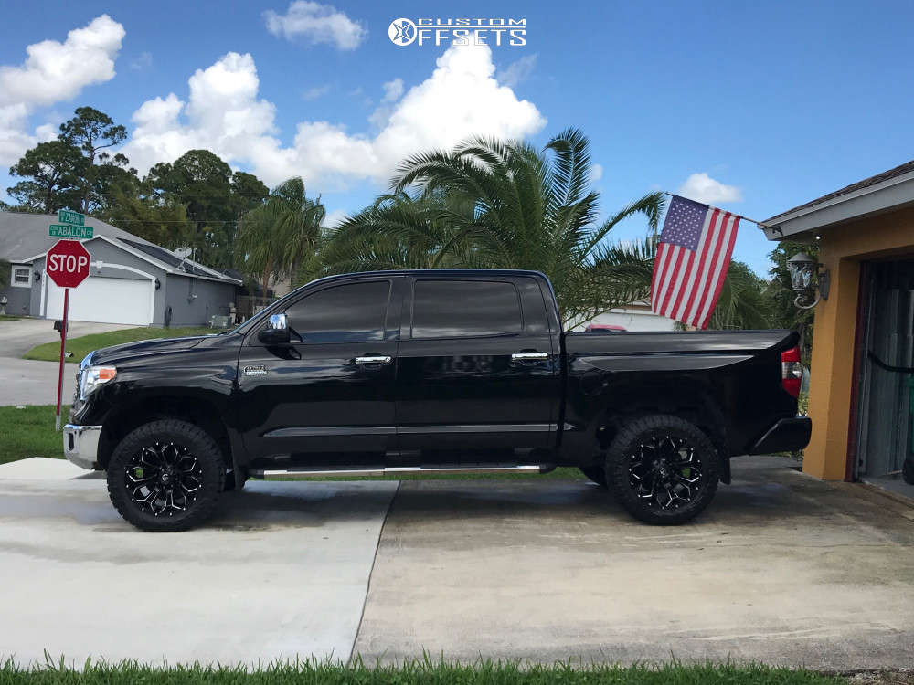 2017 Toyota Tundra with 20x12 -43 Fuel Assault and 33/12.5R20 Federal ...