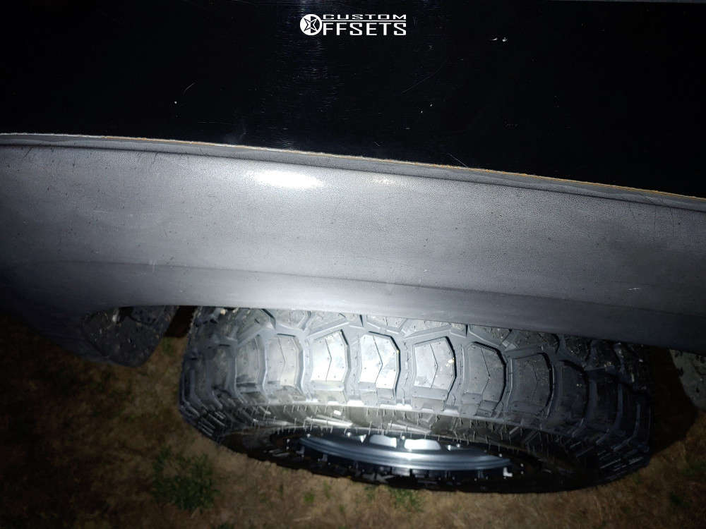 2005 Chevrolet Colorado with 17x9 -12 Vision Nemesis 111 and 285/70R17 ...