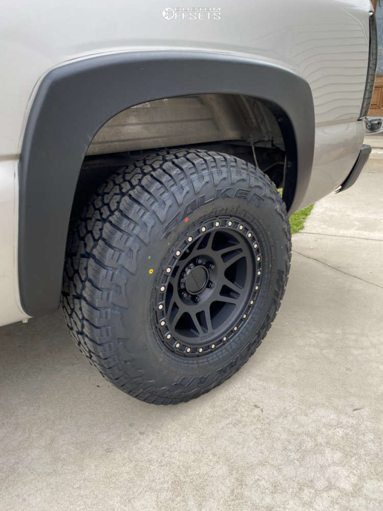 2005 Chevrolet Silverado 1500 with 17x9 -12 Method Mr312 and 285/70R17 ...