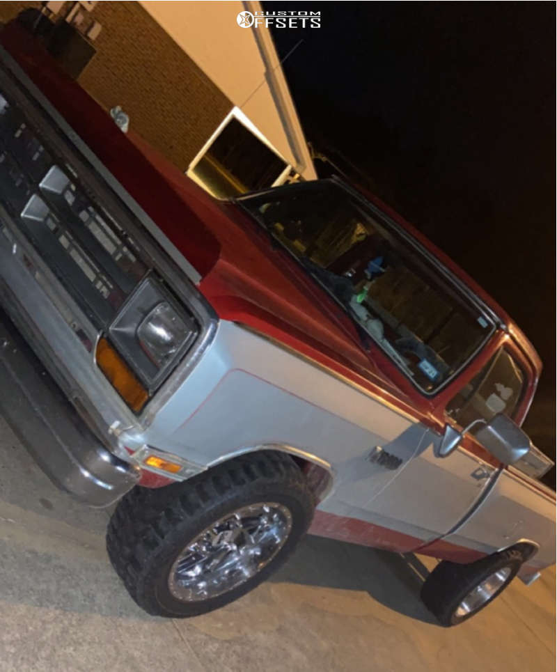 1987 Dodge D150 with 20x10 -18 Moto Metal Mo985 and 33/12.5R20 Mud Claw ...