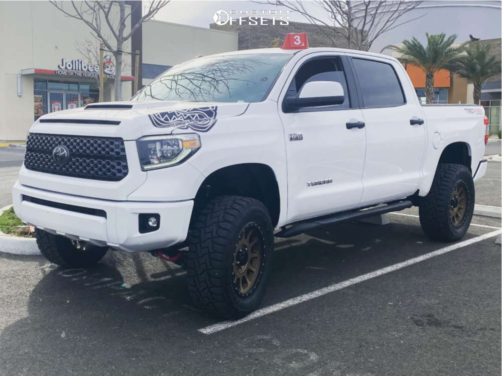 2018 Toyota Tundra with 20x9 0 Method Mr305 and 35/12.5R20 Toyo Tires ...