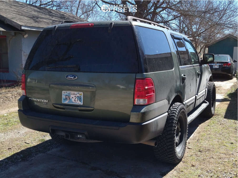 2005 Ford Expedition with 20x9 29 Ultra Sentinel and 35/12.5R20 Atturo ...