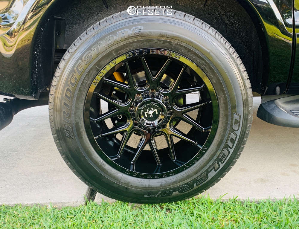 2003 Ford Excursion with 20x10 -25 Motiv Offroad Magnus and 275/65R20 ...