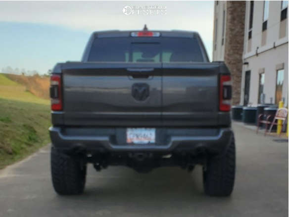 2021 Ram 1500 with 22x12 -44 Fuel Runner and 35/12.5R22 Nitto Trail ...
