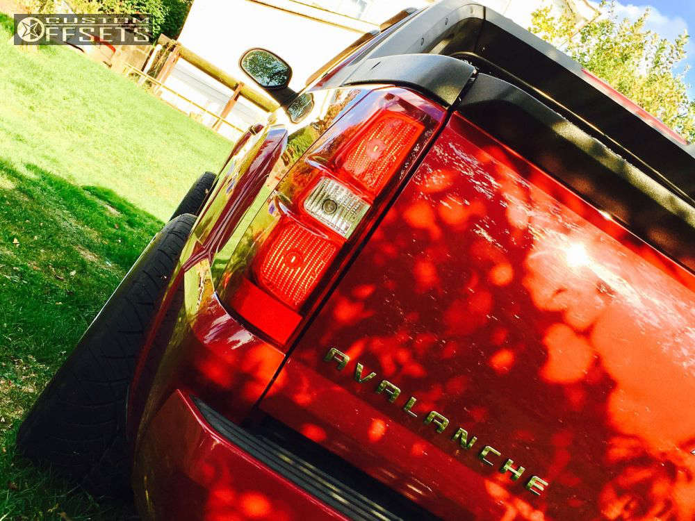 2007 Chevrolet Avalanche with 22x12 -44 Gear Off-Road 726 and 305/40R22 ...