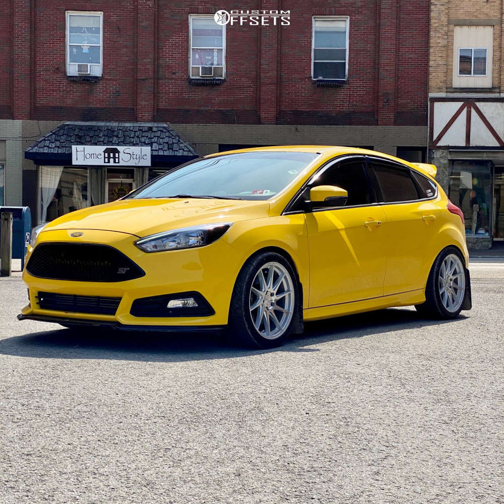 2018 Ford Focus with 18x8.5 35 Aodhan Ah09 and 255/35R18 Federal SS595 ...