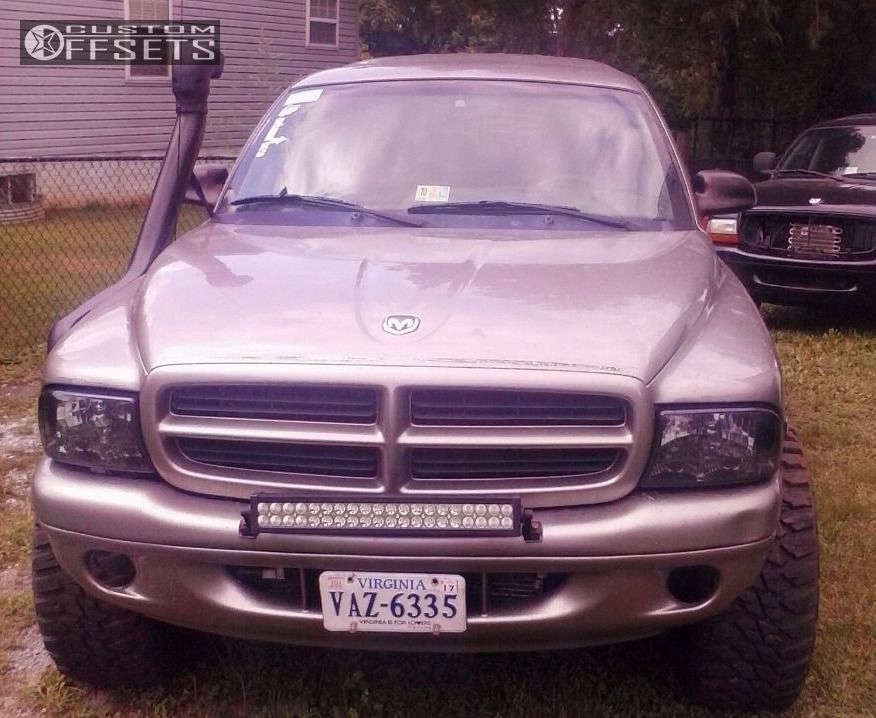 2000 Dodge Durango with 17x9 -12 Fuel Hostage and 33/12.5R17 Kanati Mud ...