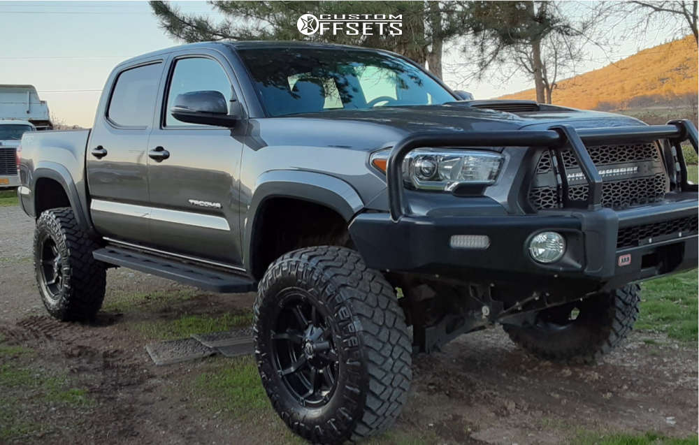 2017 Toyota Tacoma with 18x10 -24 Fuel Throttle and 33/12.5R18 Maxxis ...