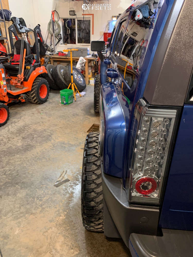 2006 HUMMER H3 with 20x12 -44 XD Grenade and 33/12.5R20 RBP Repulsor Mt ...