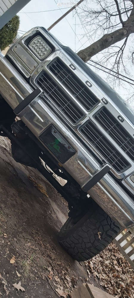 1982 Dodge D150 with 22x12 -44 Fuel D588 and 35/12.5R22 Cooper ...