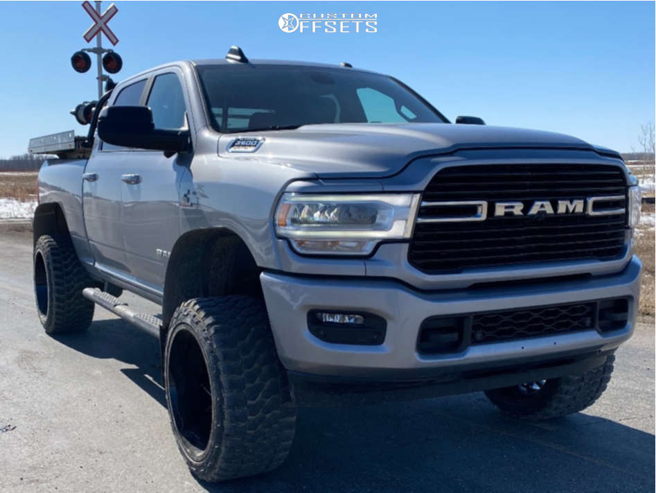 2019 Ram 2500 with 24x14 -75 Fuel Runner and 35/15.5R24 Fury Offroad ...
